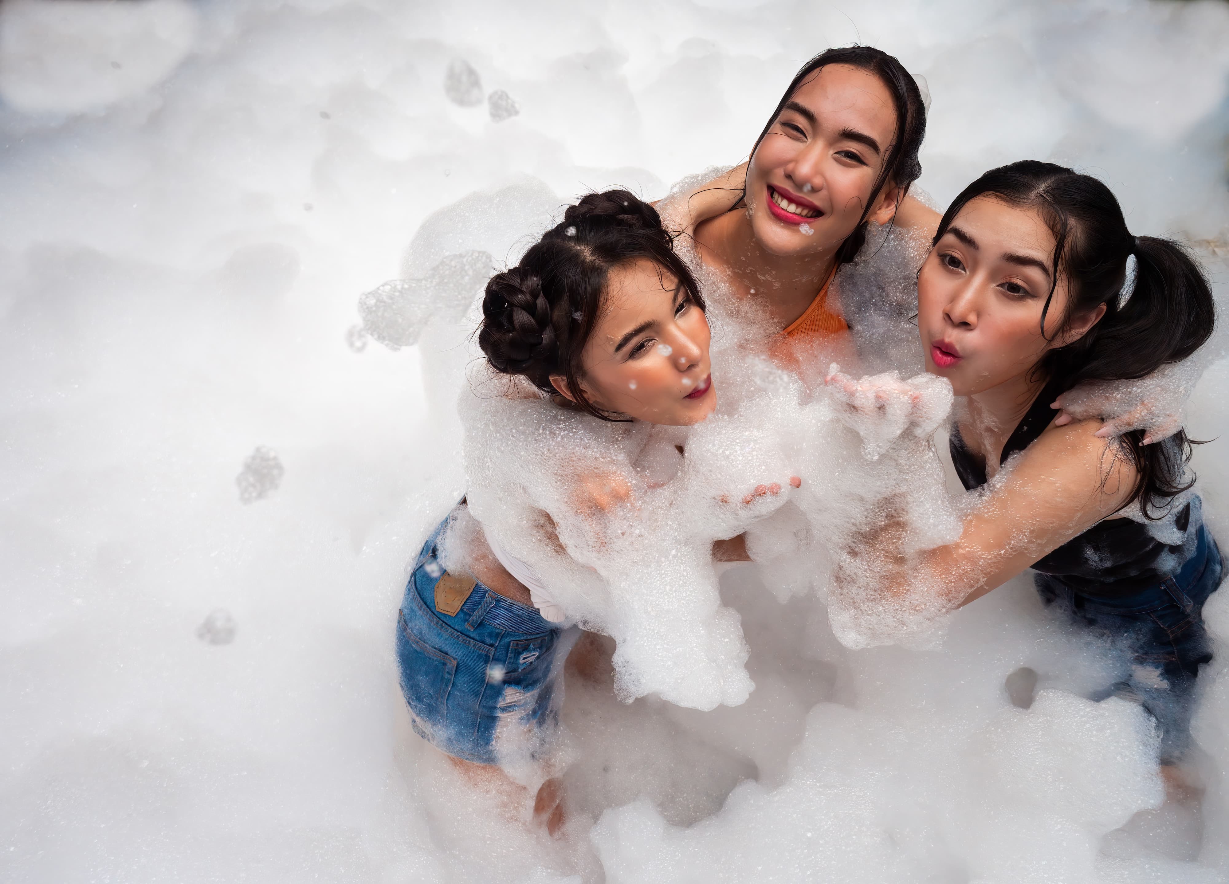 How Do You Throw a Non Boring, Non Lame Party? Bubble Fun! | Foamdaddy – FoamDaddy